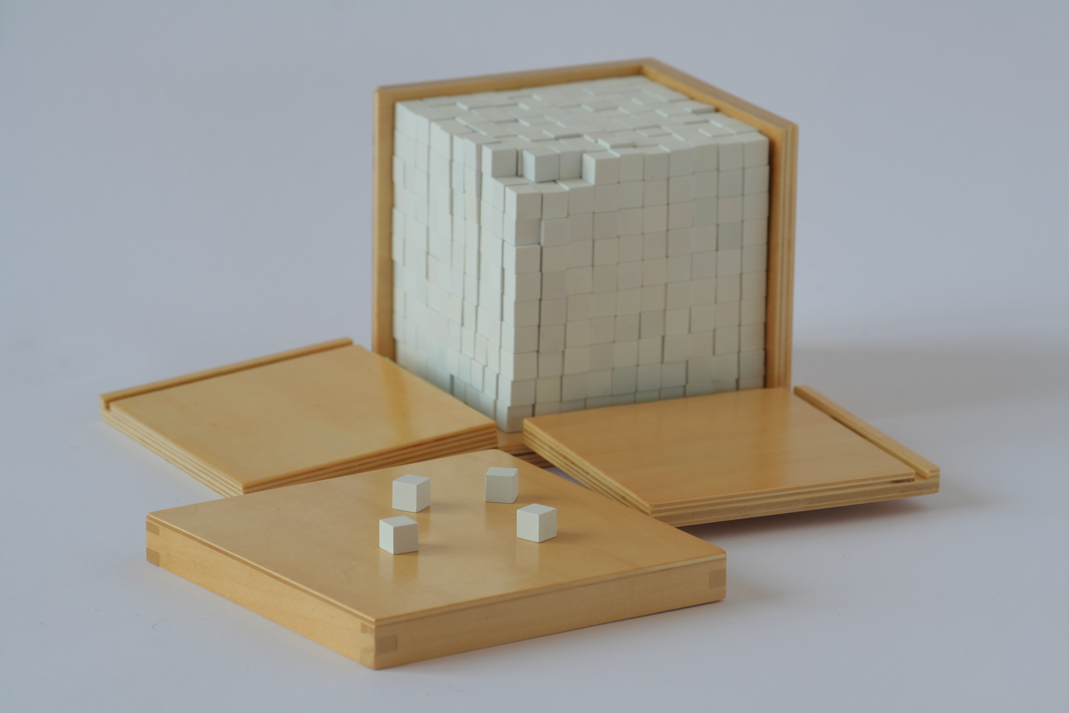 Volume Box With 1000 Cubes | Montessori Pre-School Supplies